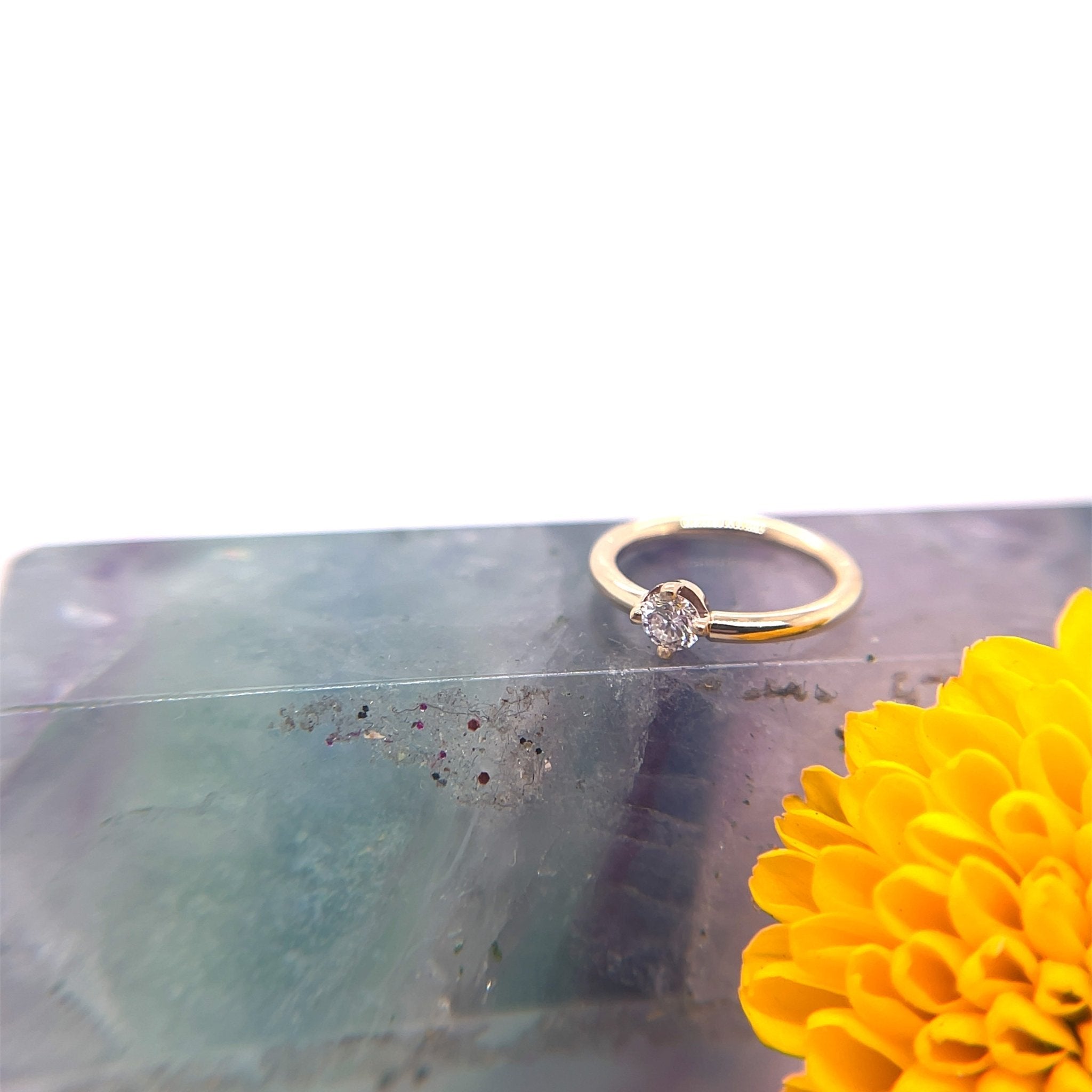 16g Fixed Ring with 2.5mm Round Prong - Navel Orientation – Agave in Bloom