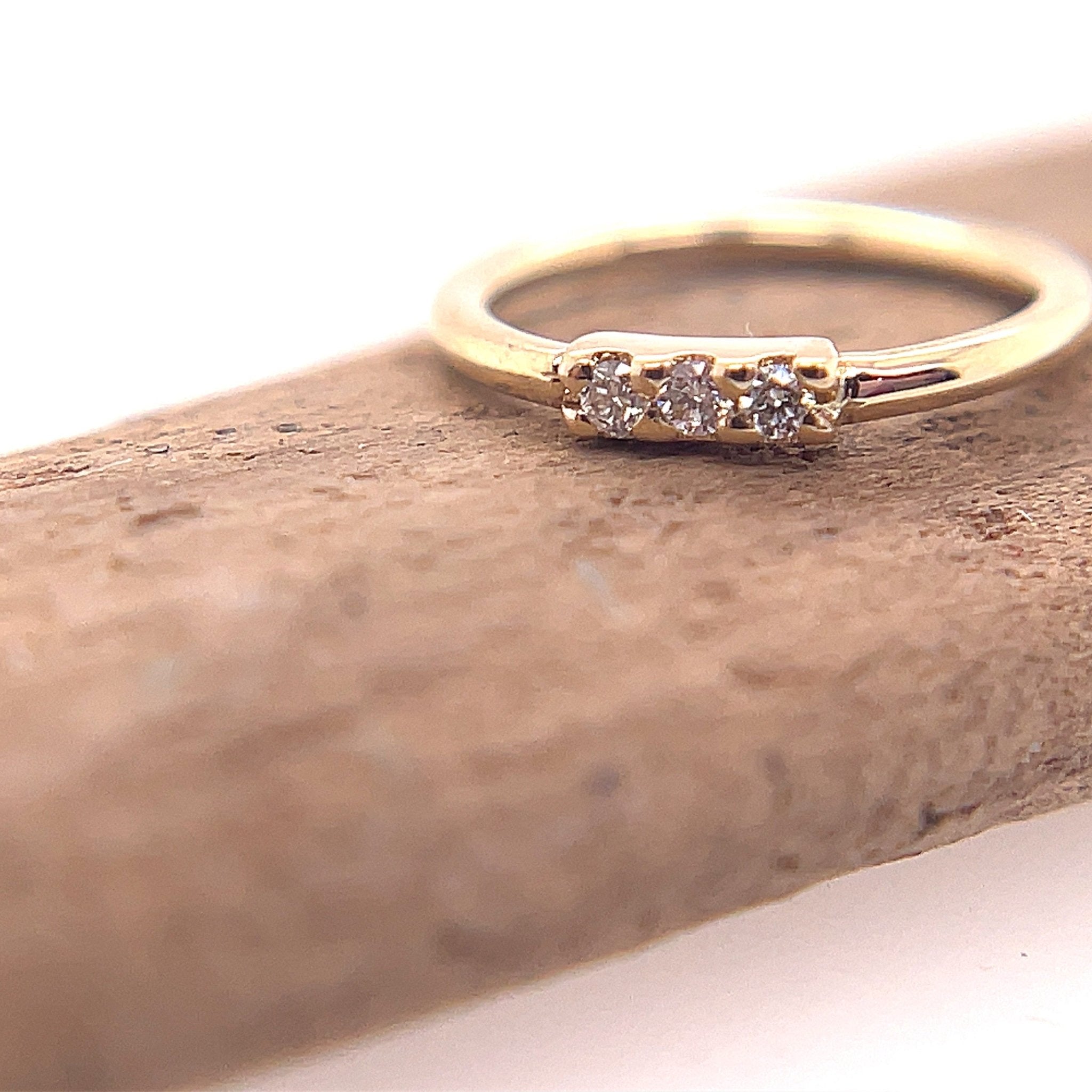 3 Gem Blaze Fixed Ring - Navel Orientation - 1mm Gemstones – Agave in Bloom