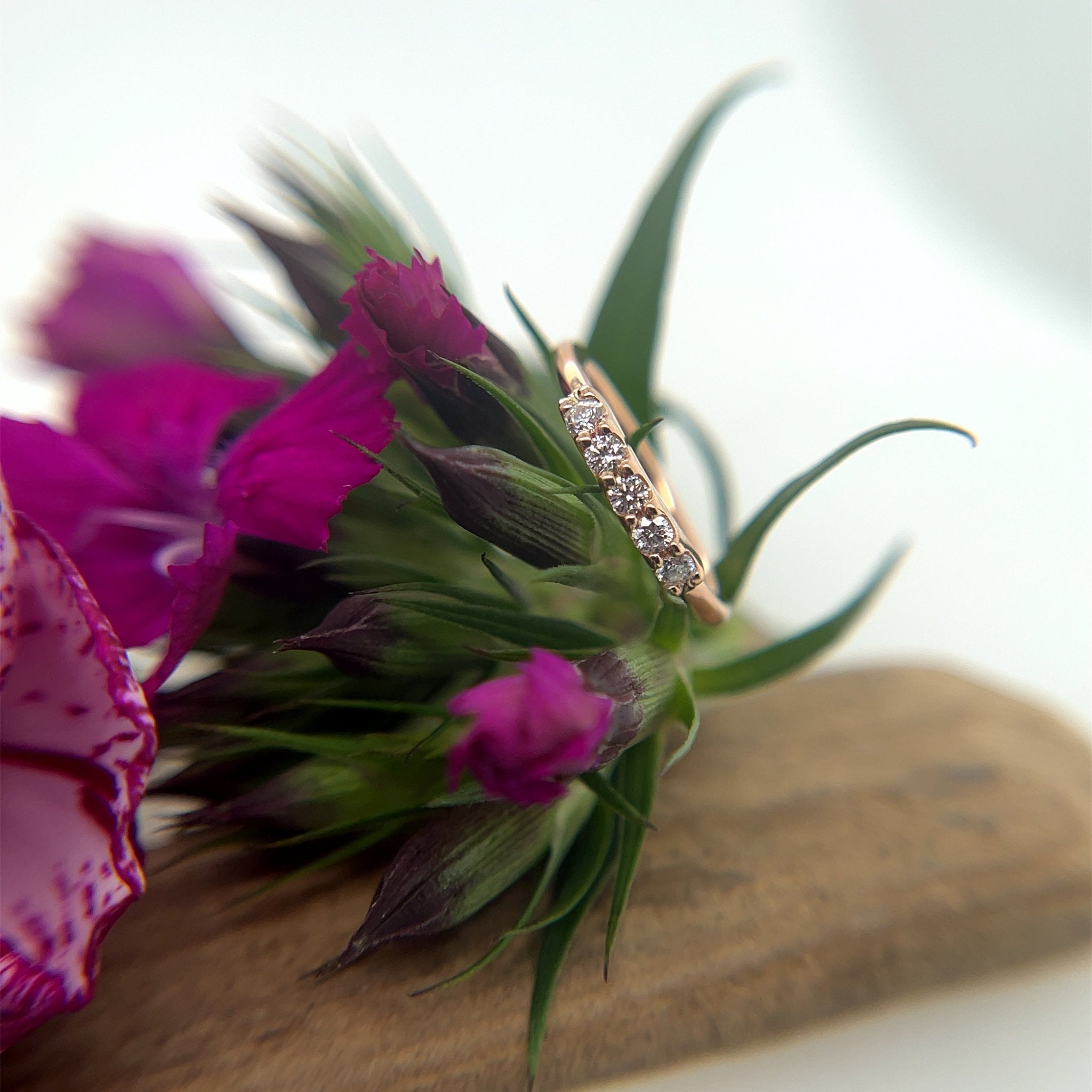 5 Gem Blaze with 1.5mm Gemstones- Navel Orientation – Agave in Bloom